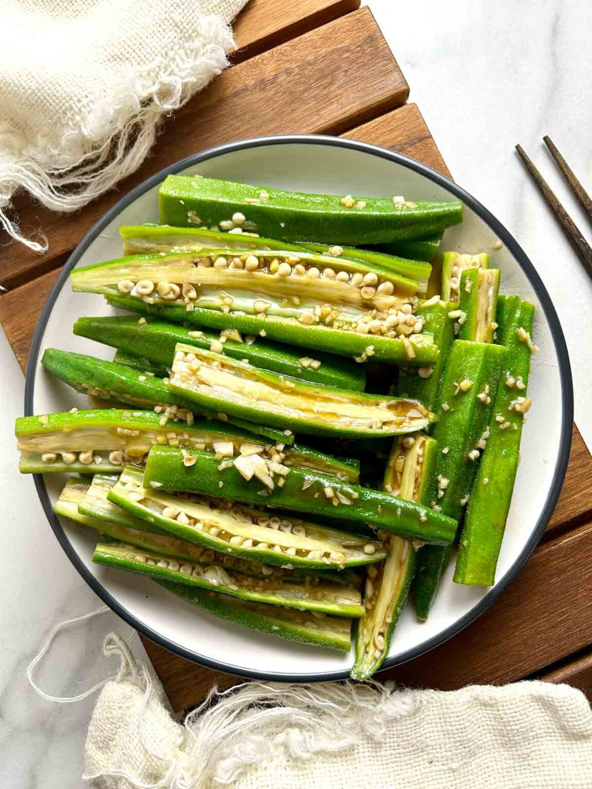 Steamed Okra with Garlic Sauce